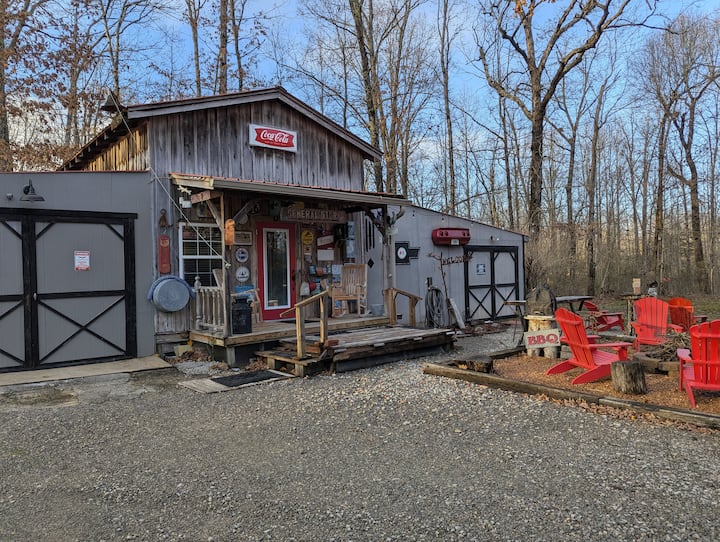 Little Cabin In The Woods - 몬트레이