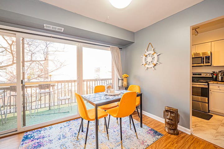 Modern, Light-filled Condo With Balcony - Falls Church, VA