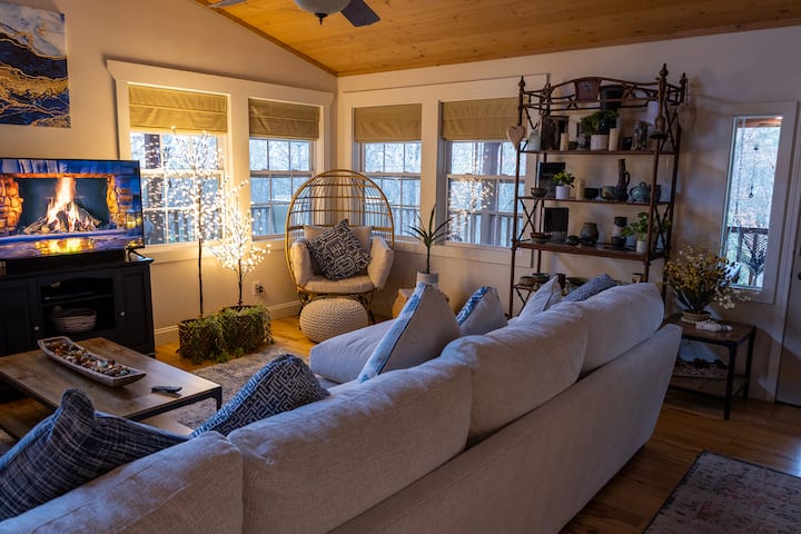 Serene Mountain 
Escape •Firelight Ambiance - Murphy, NC