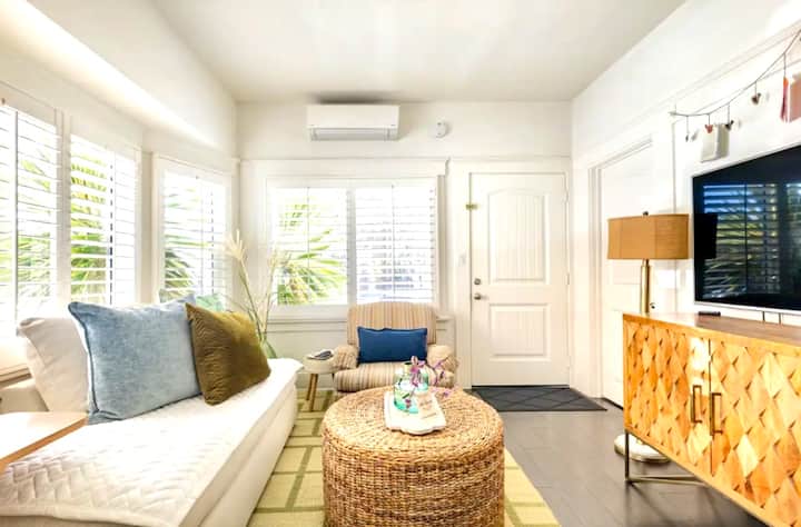 Soak Up The Fresh Feel At A Light-filled Beach Bungalow - Long Beach, CA