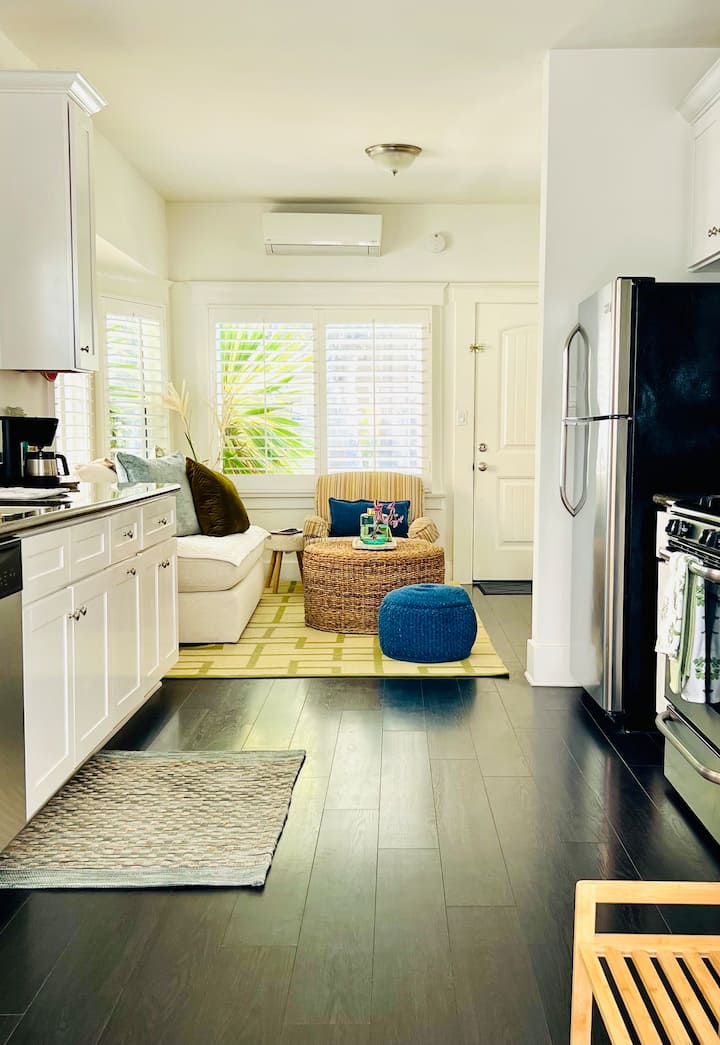 Soak Up The Fresh Feel At A Light-filled Beach Bungalow - Long Beach, CA