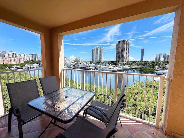 Peaceful. Canal & Marina View. Free-parking/wifi - Aventura, FL