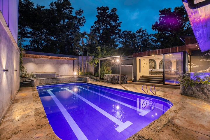 Luxury Villa | El Poblado • Pool + 2 Jacuzzis - Medellín