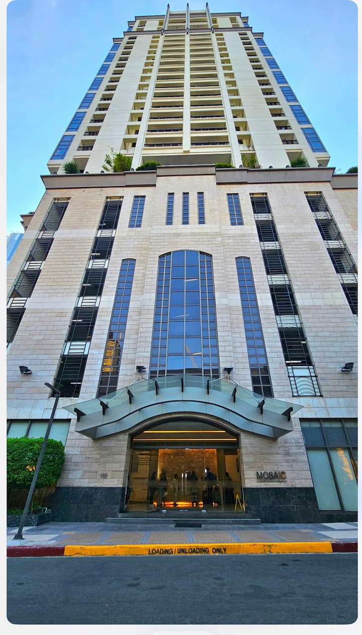 1br With Hotel Amenities In Greenbelt Makati. - Makati