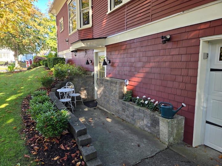 Cozy Heritage Home Suite • Close To Transit, Jibc - New Westminster