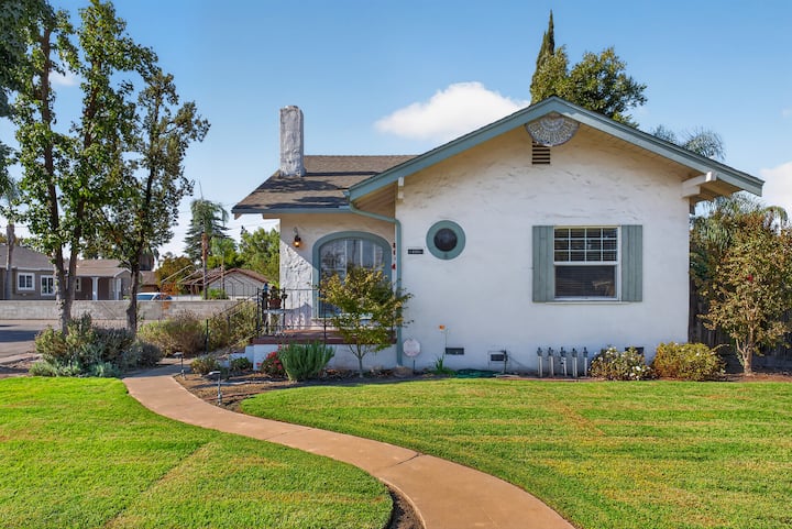 Small Town Charming House - Madera, CA