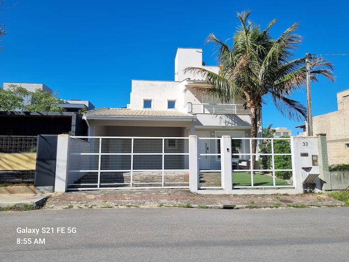 Linda Casa A 100 Metros Da Praia Central! - Garopaba