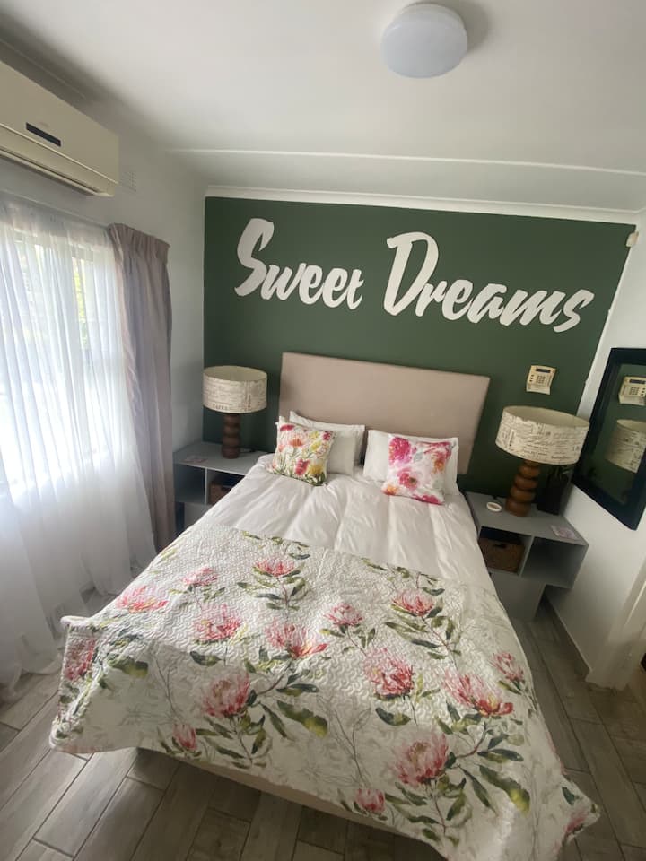 Ideal Family Apartment-mom Dad And Kids - Pinetown