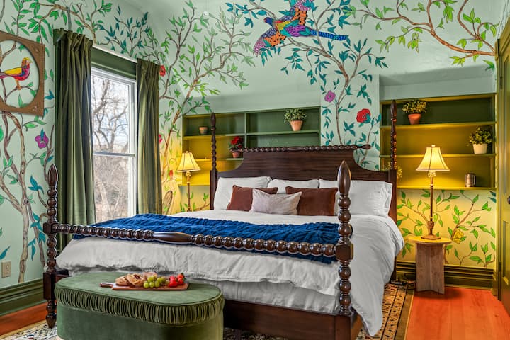 Hot Tub, Fire Pit - Steps From Restaurants & Shops - Ball Arena