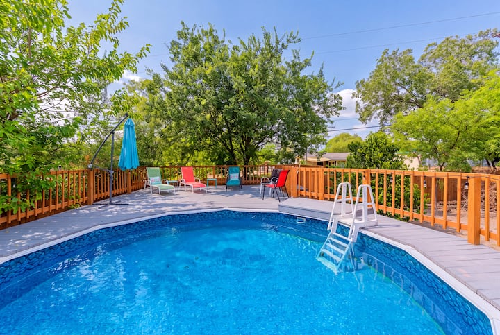 Pool, Game Room & Fire Pit Near Medical Center - San Antonio