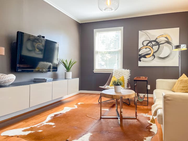 Cameron Village Modern Stylish Condo - Raleigh, NC