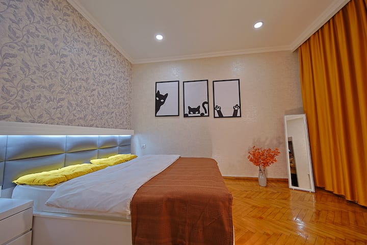 Cozy Two-bedroom House With Living Room & Kitchen - 第比利斯