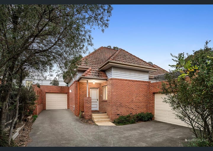 Homely 3-bedroom Retreat In Box Hill - Forest Hill