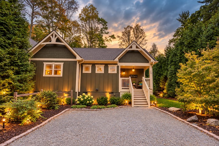 Private Hot Tub · Warm Fireplace · Extremely Clean - Asheville, NC