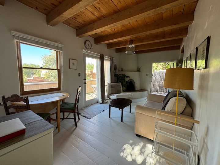 Charming Casita Off Historic Canyon Road - Santa Fe, NM
