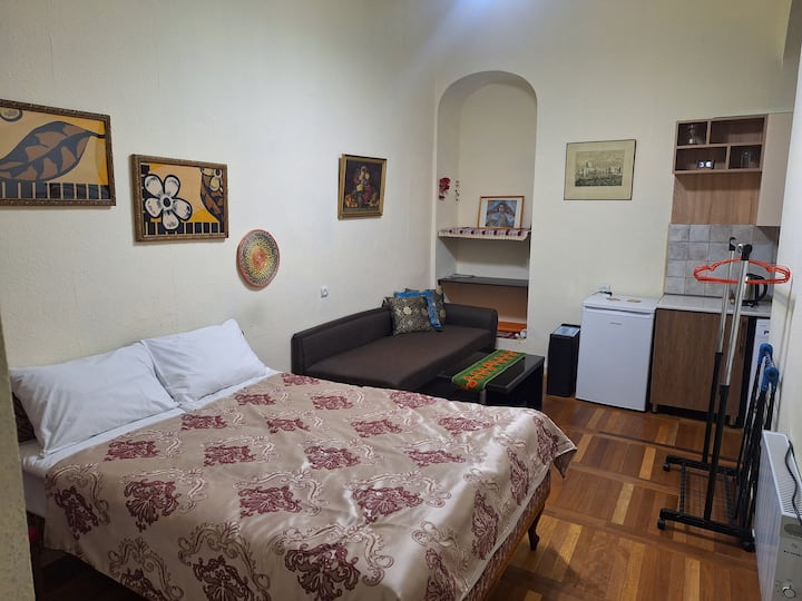 Lovely  Apartment At Rustaveli Avenue - Tiblissi