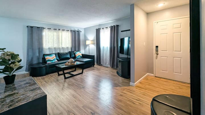 Cute And Charming Duplex - Unit 1 - Overland Park, KS