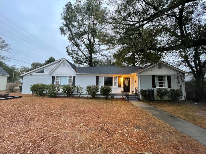 Parkside Home Near Usc & Fj, King Bed, Fenced Yard - Columbia, SC