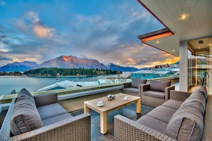Q By The Lake Stunning Views And Walk To Town - Queenstown