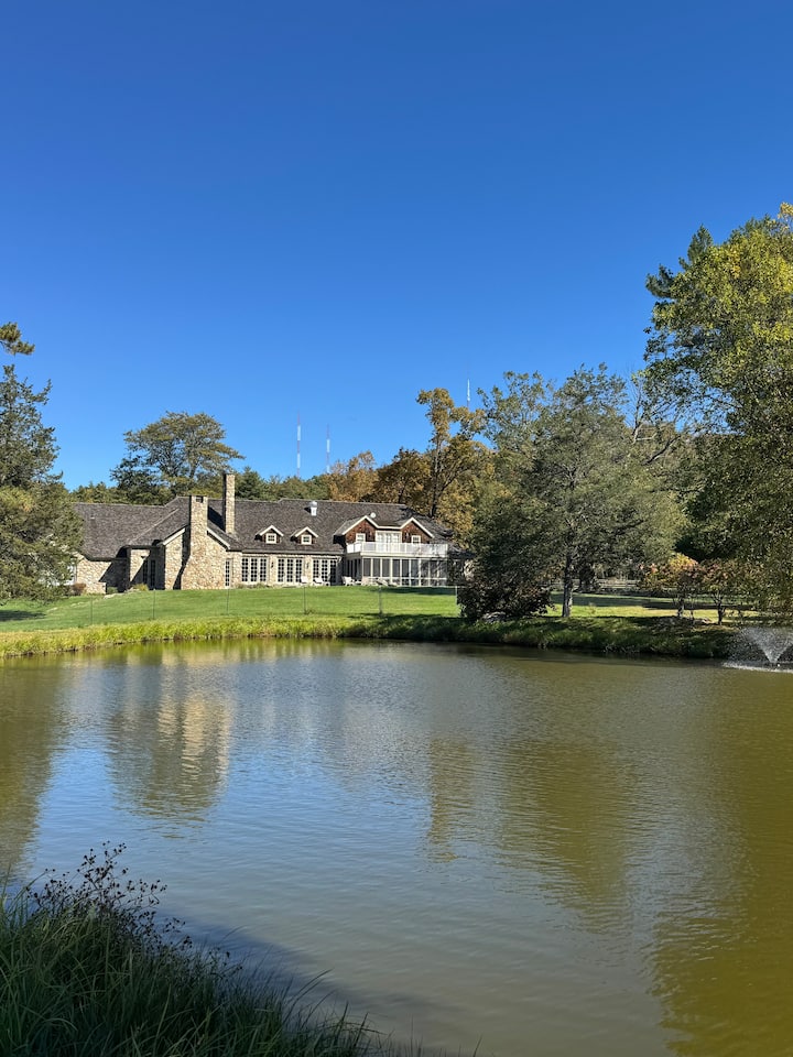 Private Country Estate On Serene Property - Farmington, CT