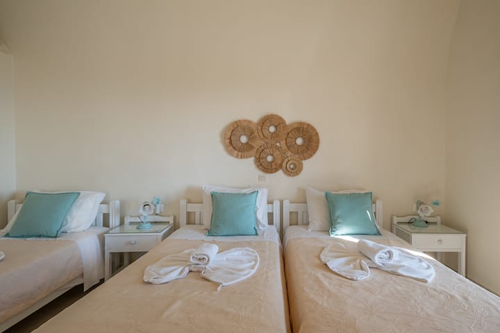 Ersi Villas~cozy Triple Room With Amazing Sea View - Santorini