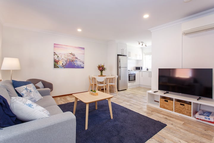 'Life's A Beach' – Walk To Beach* Parking - Perth