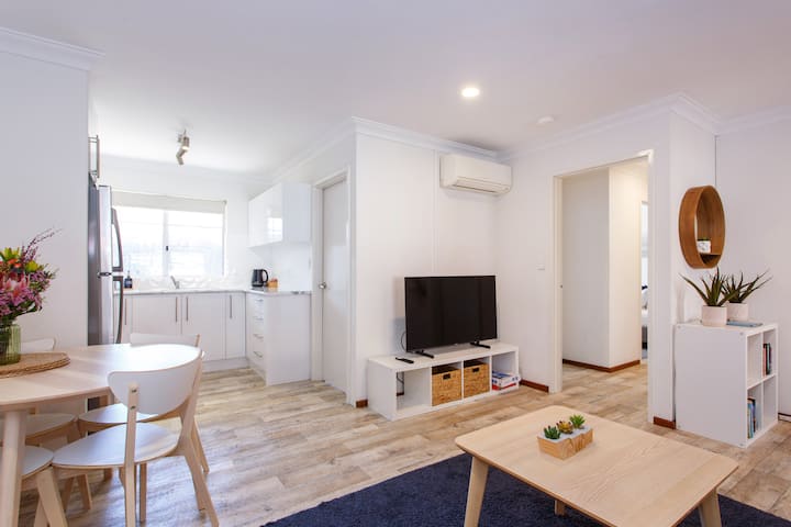 'Life's A Beach' – Walk To Beach* Parking - Perth