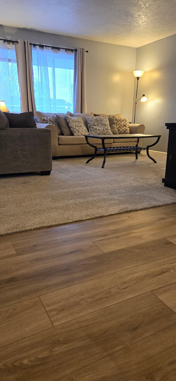 Cozy 2 Bedroom Apartment Idaho Falls - Idaho Falls, ID