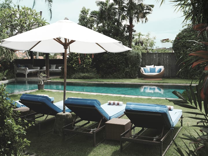 A Luxurious Balinese Traditional Villa In Canggu - Canggu