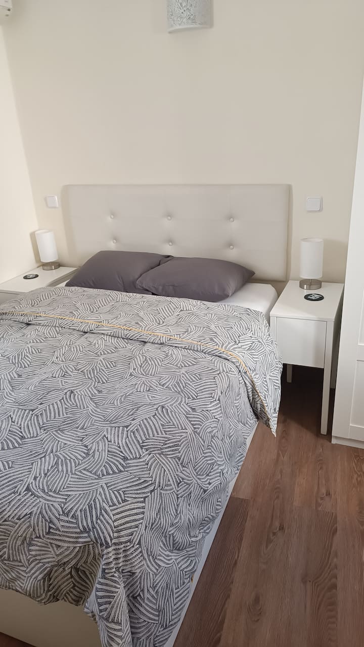 Habitación Por Trabajo/estudio En 4º Sin Ascensor.