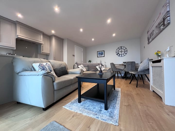 Marine Apartment 
Bus To Open Leaves Every 20mins - Ballycastle