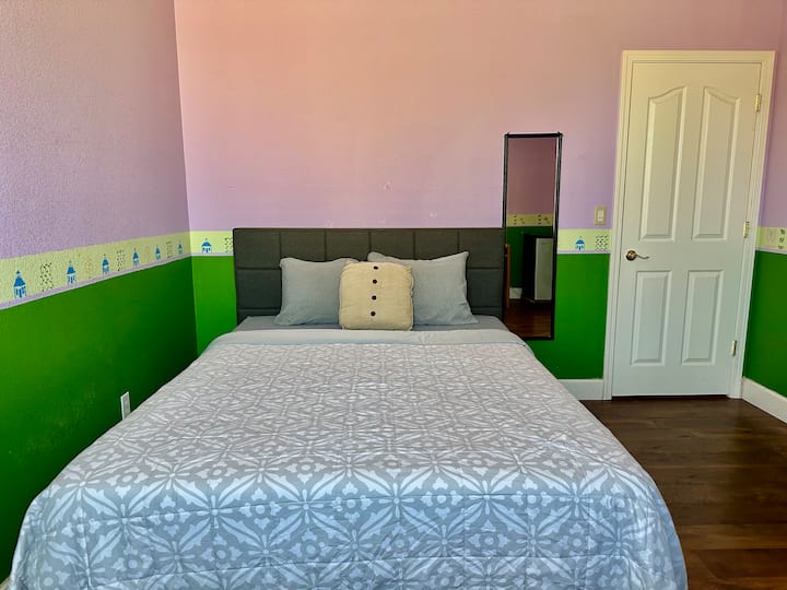 A Nice Upstairs Room To Relax, Work And Study - Roseville, CA