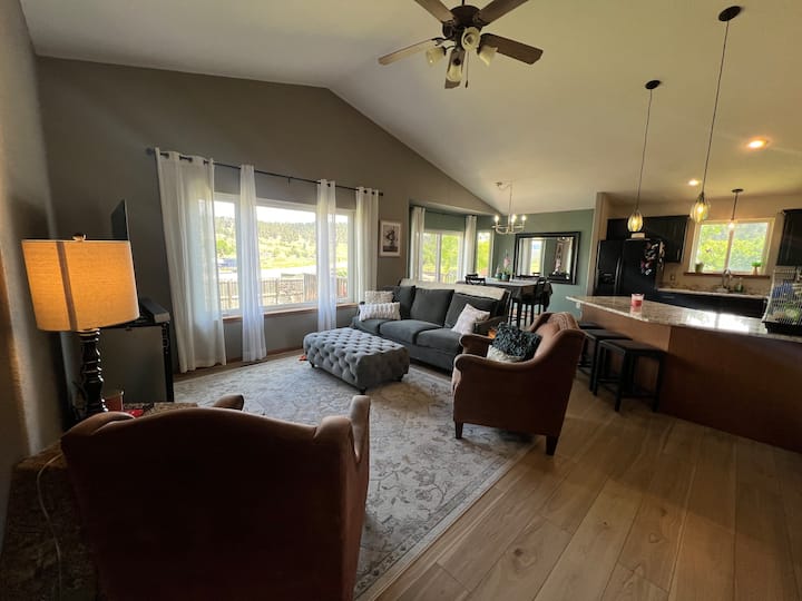 Black Hills Retreat, Center Of It All, Sleeps 12 - Piedmont, SD