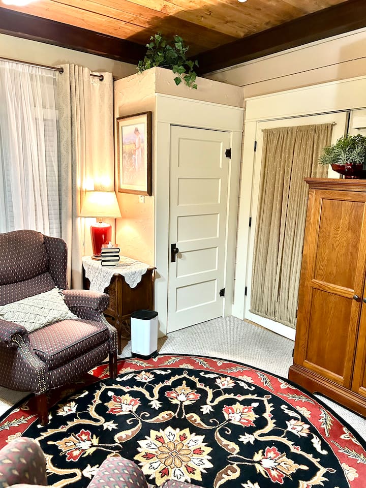Yellow-wood Suite (Cozy Little Suite W/spa Bathrm) - Kerrville, TX