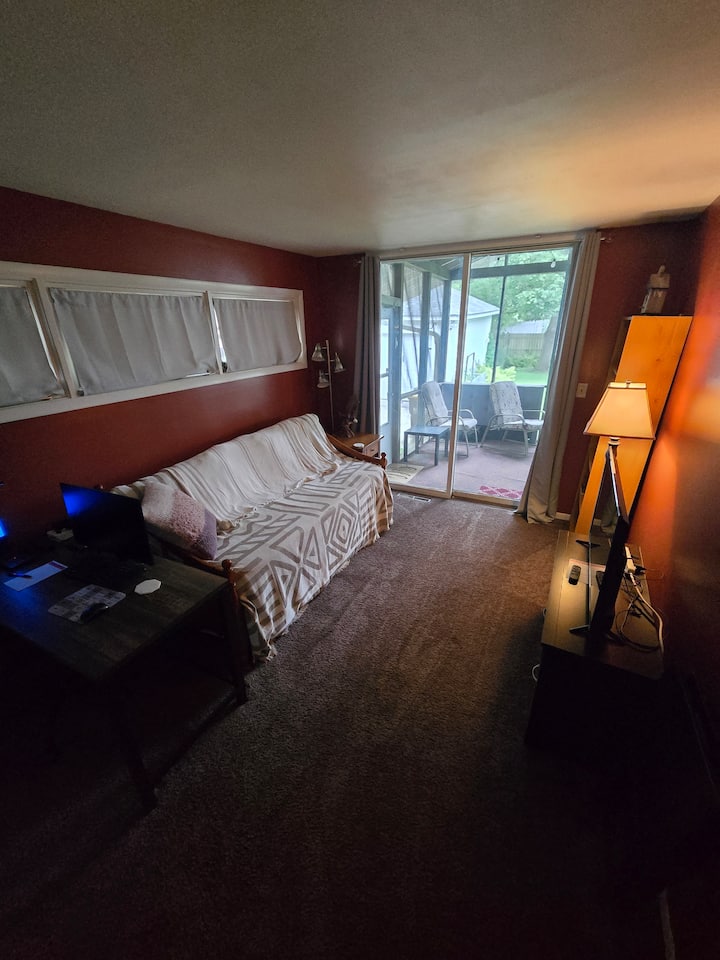 Cute Apartment Near The Historic Woodstock Square - Crystal Lake, IL