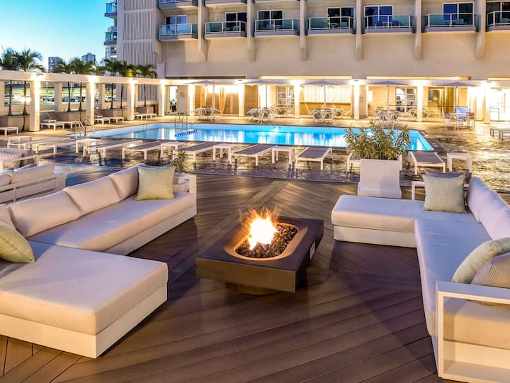 Book Your Stay At The Beautiful Ala Moana Resort - Kailua, HI