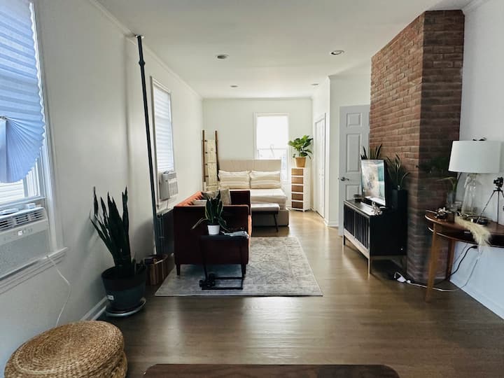 Home Away From Home In Orange W/ Easy Ride To Nyc - Montclair, NJ