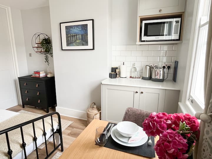 Stylish Studio Room With En-suite In Period House - East Croydon