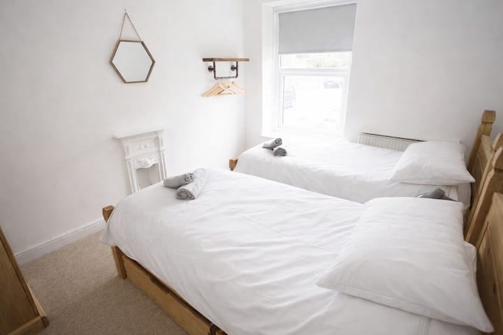 Stone's Throw - Central Newquay - Parking - Fistral Beach