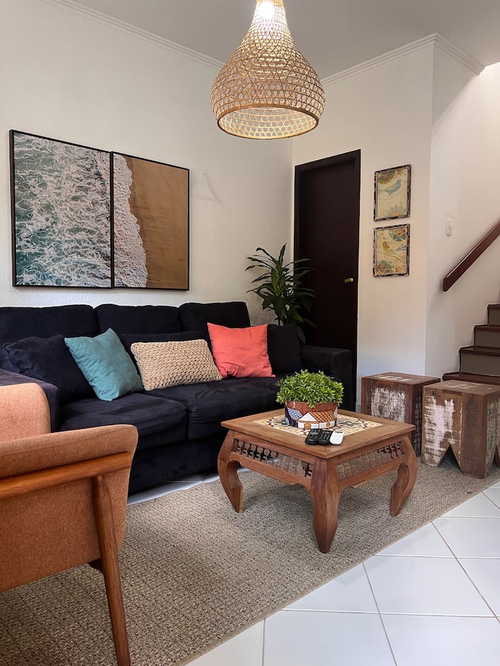 Casa C/ 2 Suítes, 2 Vaga P/ Carro E Churrasqueira. - São Sebastião