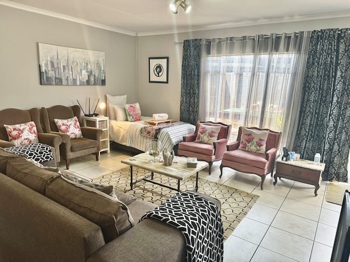 Protea House-luxury Spacious House With 2 Bedrooms - Bloemfontein
