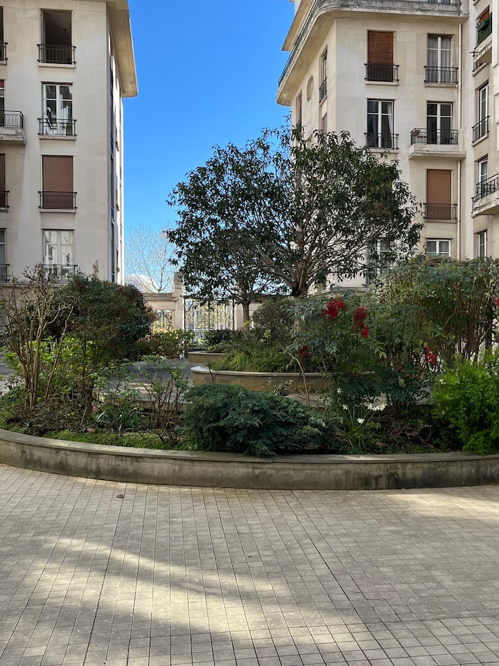 Belle Studette - Paris