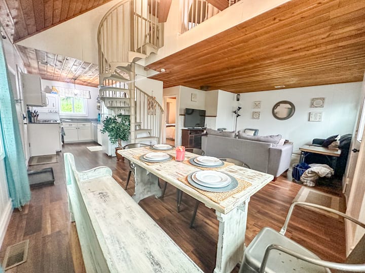 Charming Boyne Cottage, 12 Mins To Boyne Mountain - Boyne City, MI