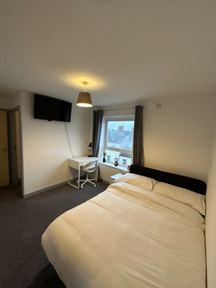 En-suite Double Room In A Great Location - 노샘프턴