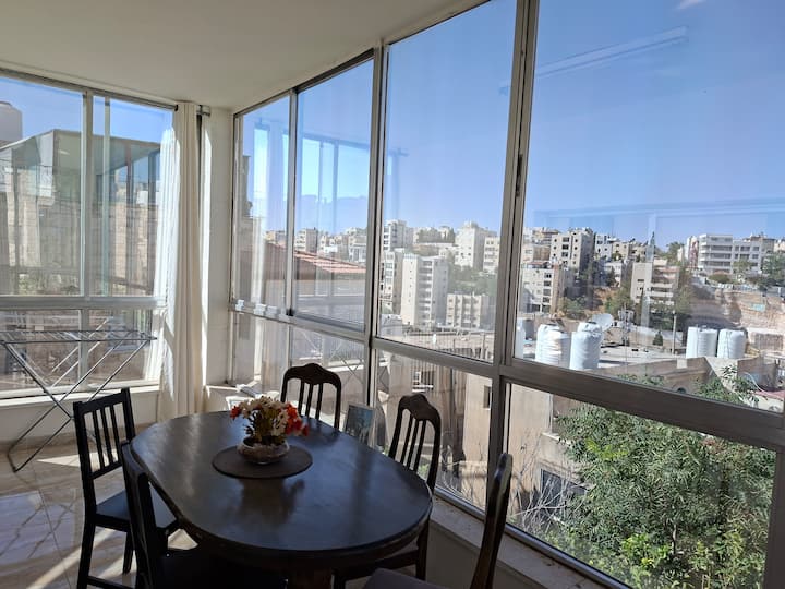 Charming Furnished Apartment In Jabal Amman - Amman