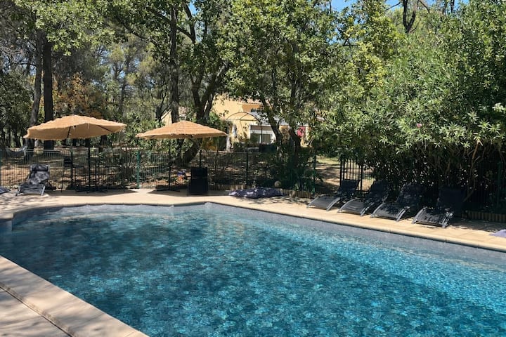Piscine Chauffée Avec Barrière -Aire De Jeux - Vtt - Luberon