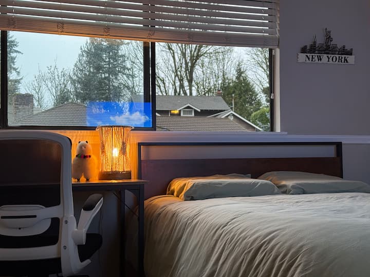 Private Room In Serene Home - Bothell, WA