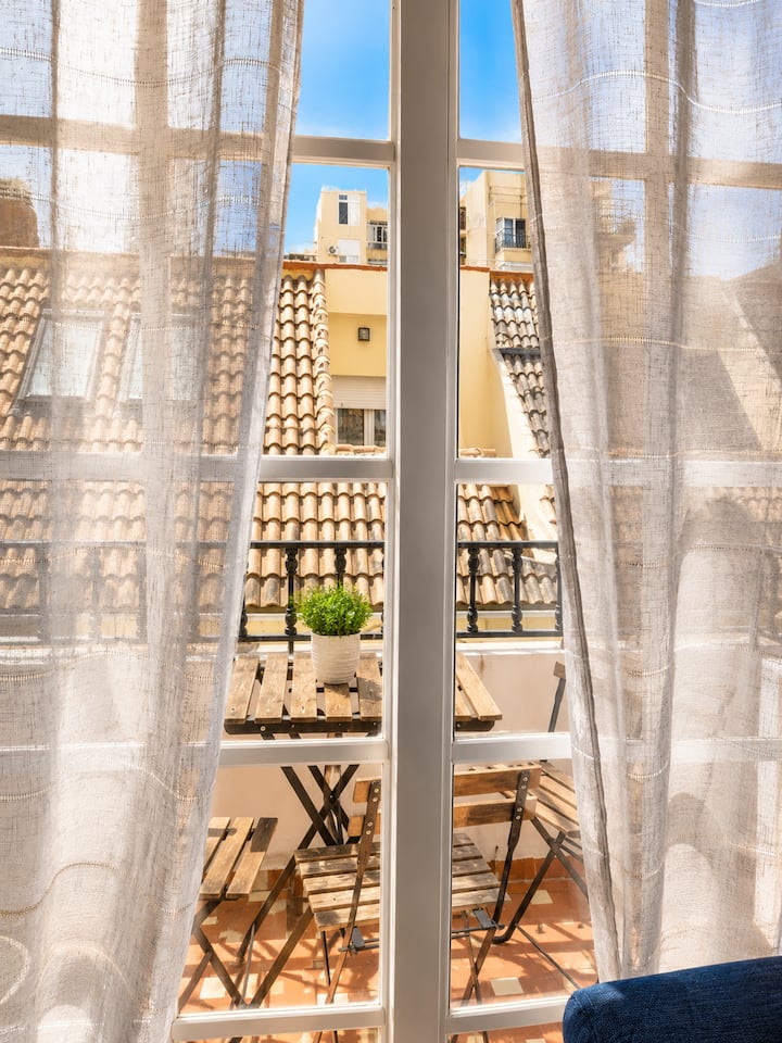 Bright Studio With Terrace In Old-town - 豐希羅拉
