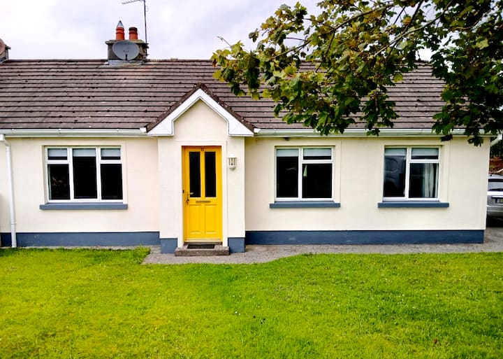 3 Bed Cottage In Kinnitty Village - Birr