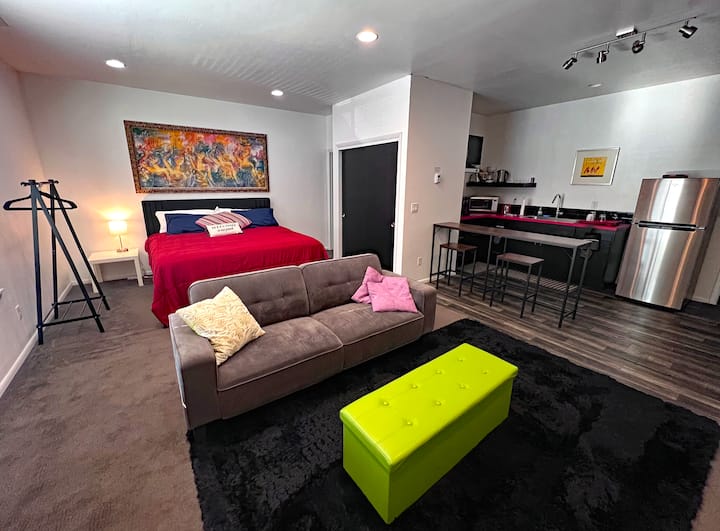 Large Modern Studio With Kitchen/washer/dryer - Boise, ID